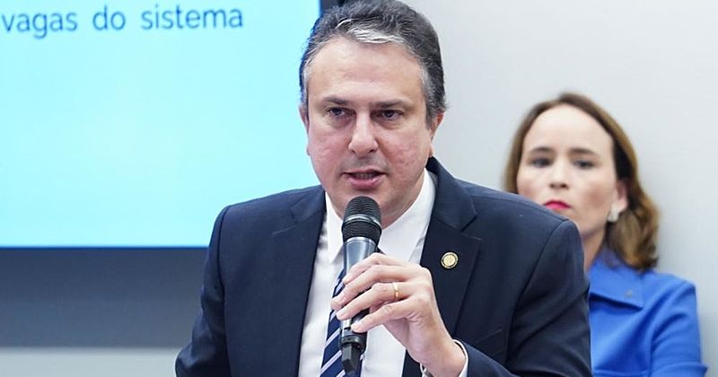 Ministro da Educação pede união acima de ideologias para conter ataques ...